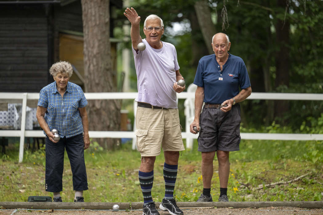 Klotet i rullning – många passar på att spela boule » Norra Halland ...